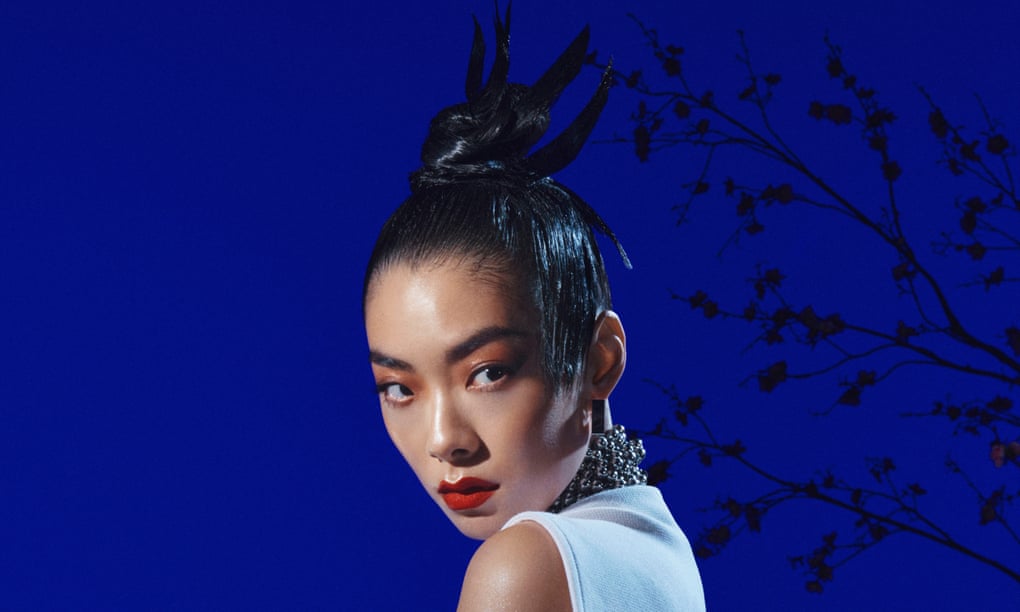"Hold the Girl" : Rina Sawayama consumée par l'ambition ? - Benzine Magazine
