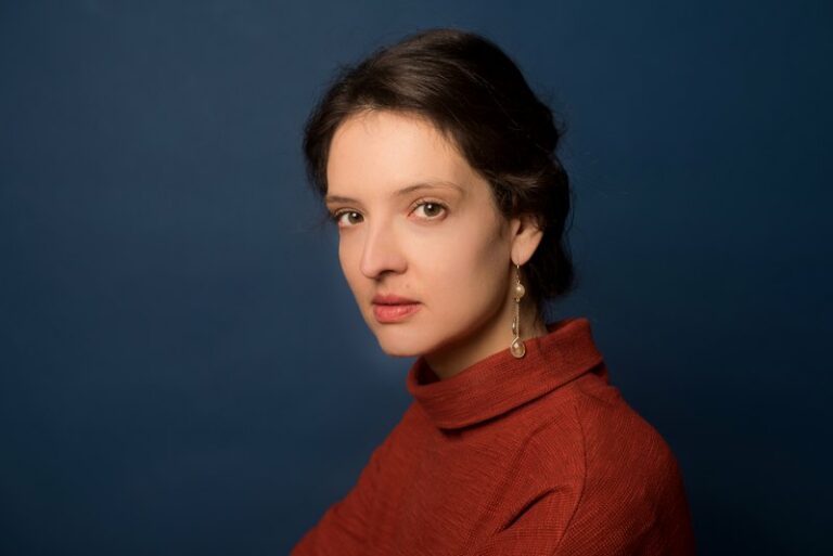 "La poésie des marchés" de Anne-Laure Delaye : ode aux bullshit jobs ...