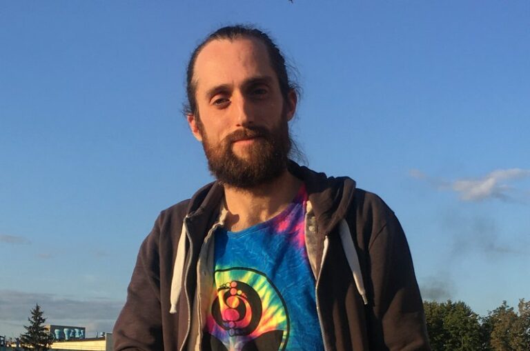 REAL TRVTH - 333 : musique néo-rave, aliens et humanoïdes... - Benzine Magazine