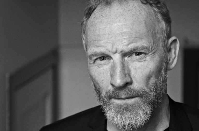 "Mon sous-marin jaune", de Jon Kalman Stefansson : récit d'une enfance ...